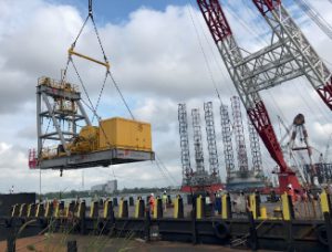 POSH heavy lift performs load-out operations - POSH